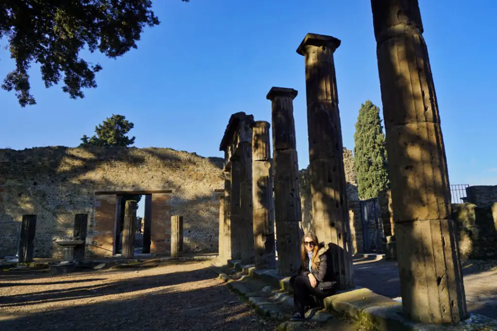 How to Visit Pompeii and Mount Vesuvius in One Day • Experiencing the Globe